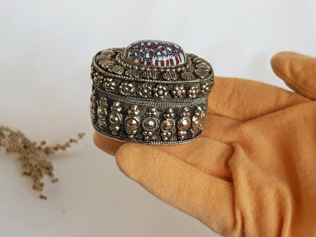 Small Ornate Box in Oriental Style. Tiny Trinkets Box. Vintage Jewelry ...