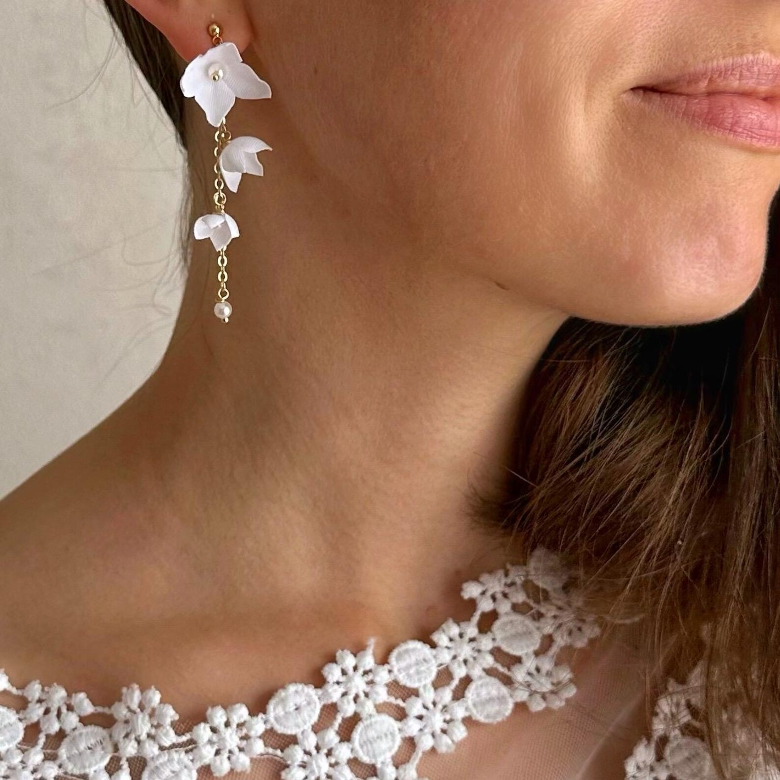 Minimalist Bridal Earrings With Flowers, White Floral Jewelry for Bride ...