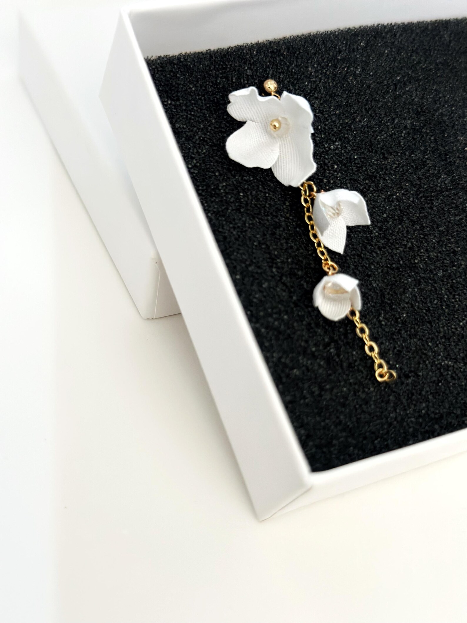 Minimalist Bridal Earrings With Flowers, White Floral Jewelry for Bride ...