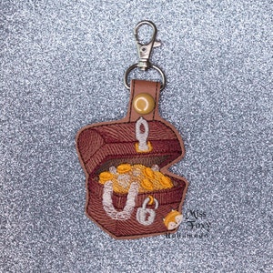 Pirate Theme Treasure Chest, Map, Cutlass & Parrot Vinyl Keychain | Key ...