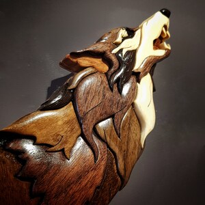 Striking Howling Wolf Wood Intarsia Pattern for Unique and Captivating ...