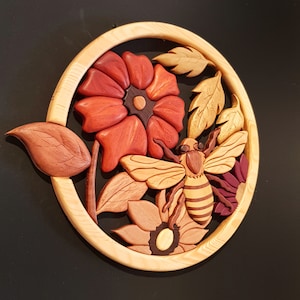 Exquisite Bee Intarsia Wall Decor Pattern- Enchanting Floral Motif ...