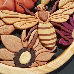 Exquisite Bee Intarsia Wall Decor Pattern- Enchanting Floral Motif ...