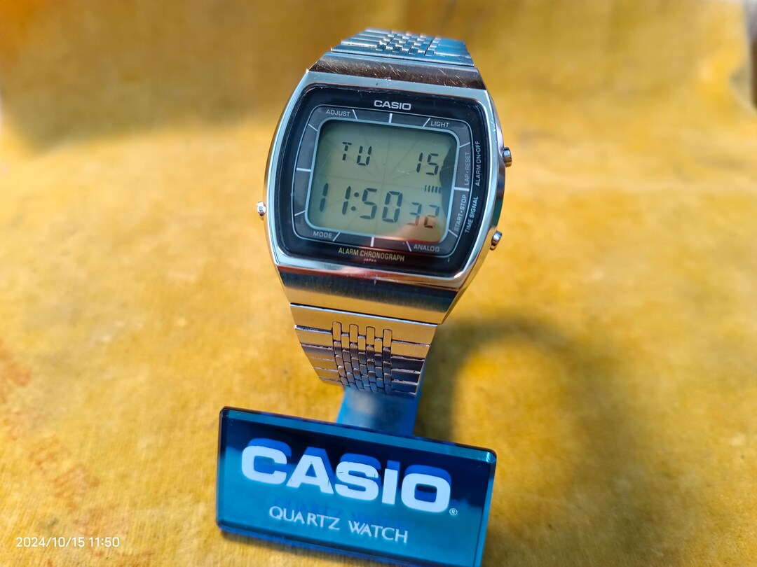 Vintage CASIO 1977 Blue Thunder (103) A203 Screw Back Case Famous ...