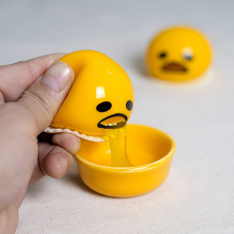Gudetema Stress Relief Squeeze Ball Puking Prank Toy for Kids and ...