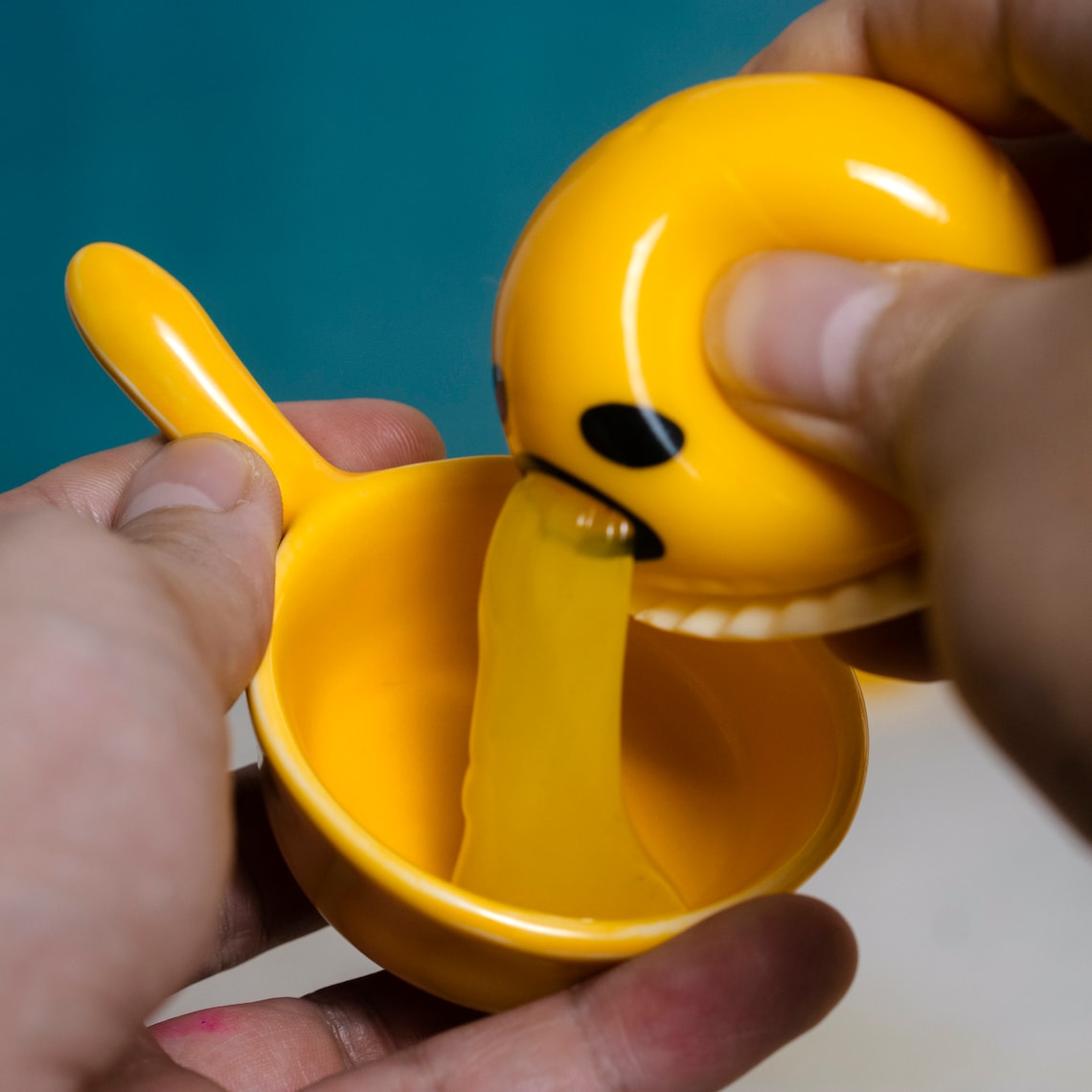 Gudetema Stress Relief Squeeze Ball Puking Prank Toy for Kids and ...