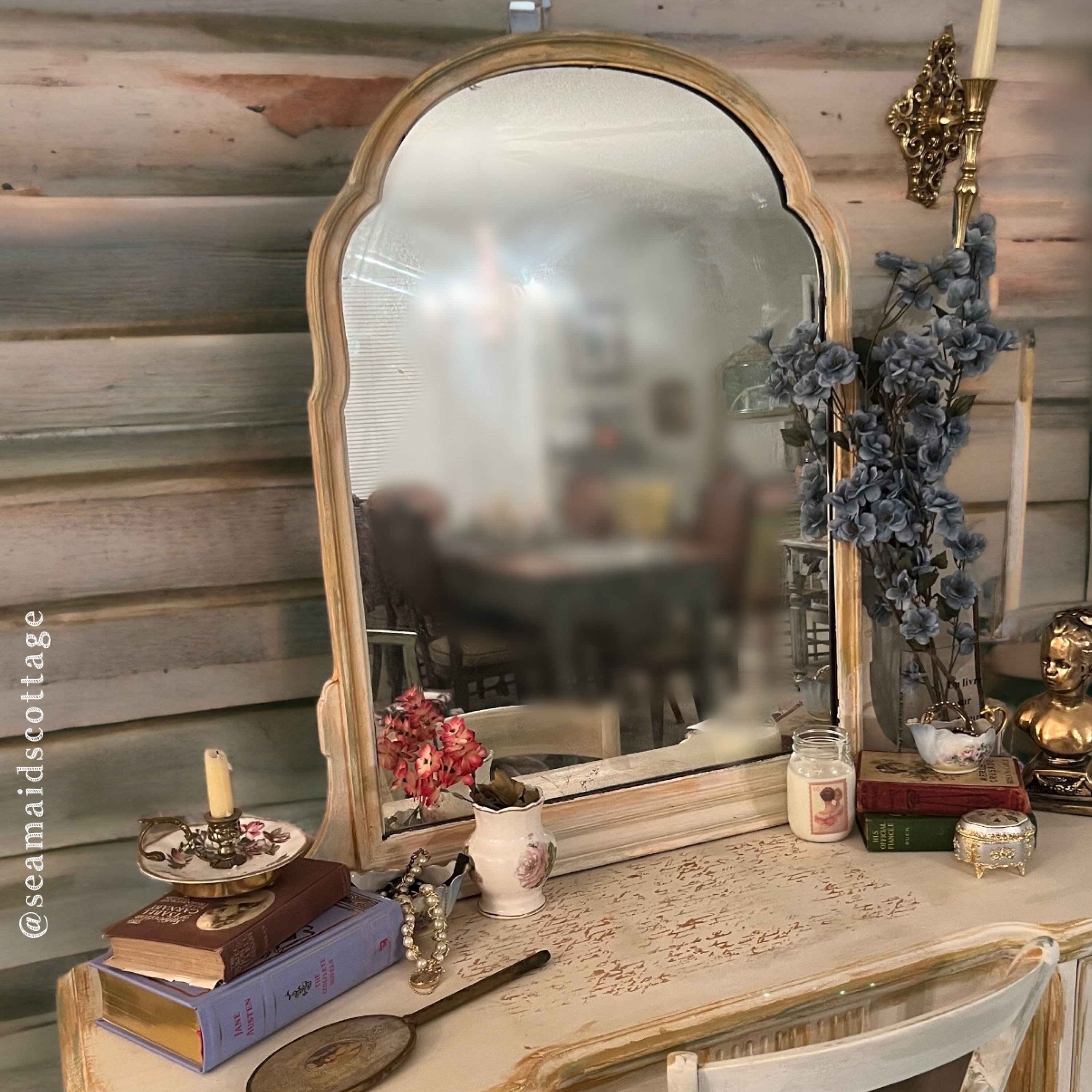 Luxe French Chateau Gold Accented Antique Vanity/dressing Table/makeup ...