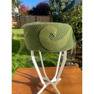 Vintage 1950s Pillbox Style Wool Hat With Tule Netting Womens Fashion ...