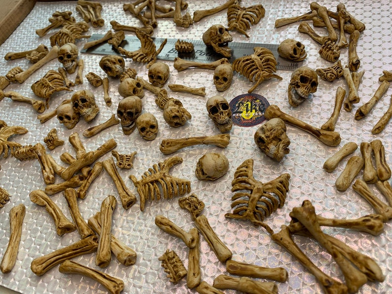 Mini Skulls - Mini Bone - Skull Figure - Big Pile of Bones 12th Scale ...