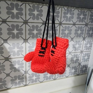 Knockout Crochet Gloves Pattern: Punch up Your Style With Handmade ...