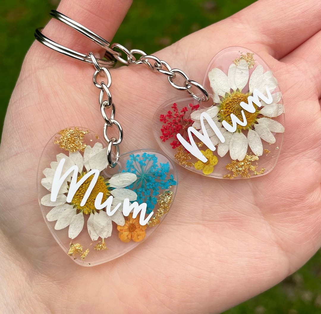 Personalised Resin ‘mum’ Keyring/ Keychain/ Gift for Mum/ Mum Keyring ...