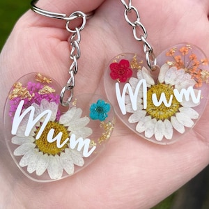 Personalised Resin ‘mum’ Keyring/ Keychain/ Gift for Mum/ Mum Keyring ...