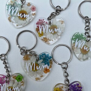 Personalised Resin ‘mum’ Keyring/ Keychain/ Gift for Mum/ Mum Keyring ...