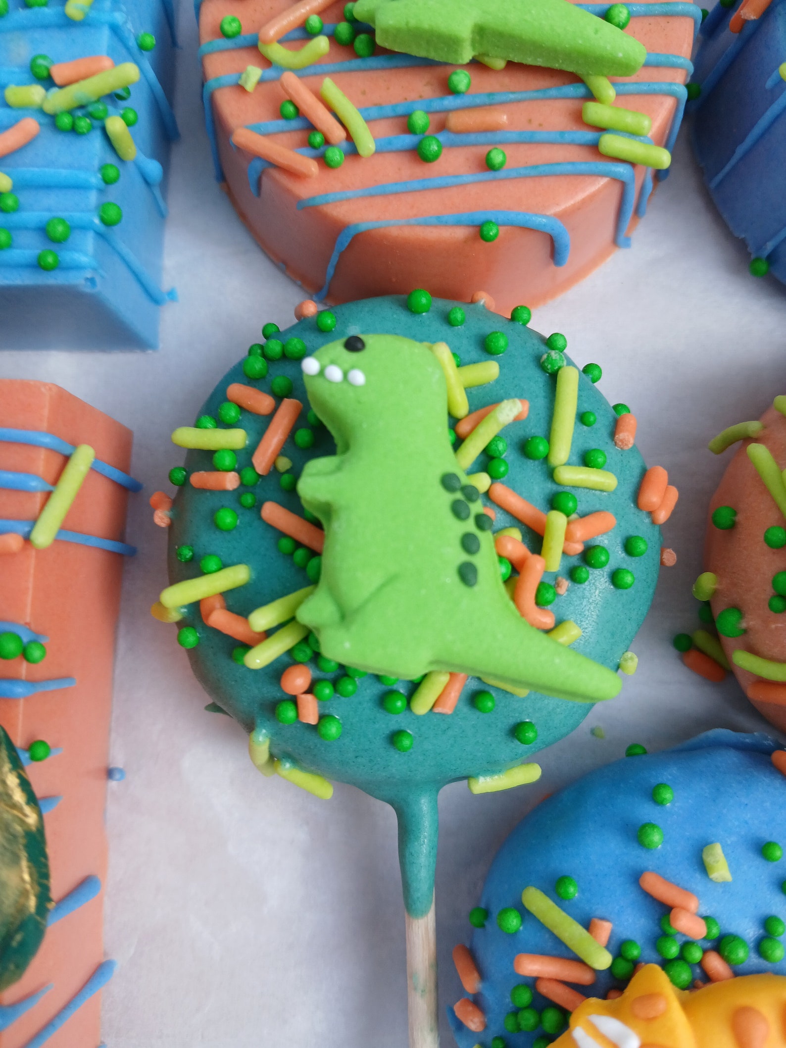 Gluten Free Dinosaur Party Treats: Oreos, Pretzels, Cakepops (60 Pieces ...