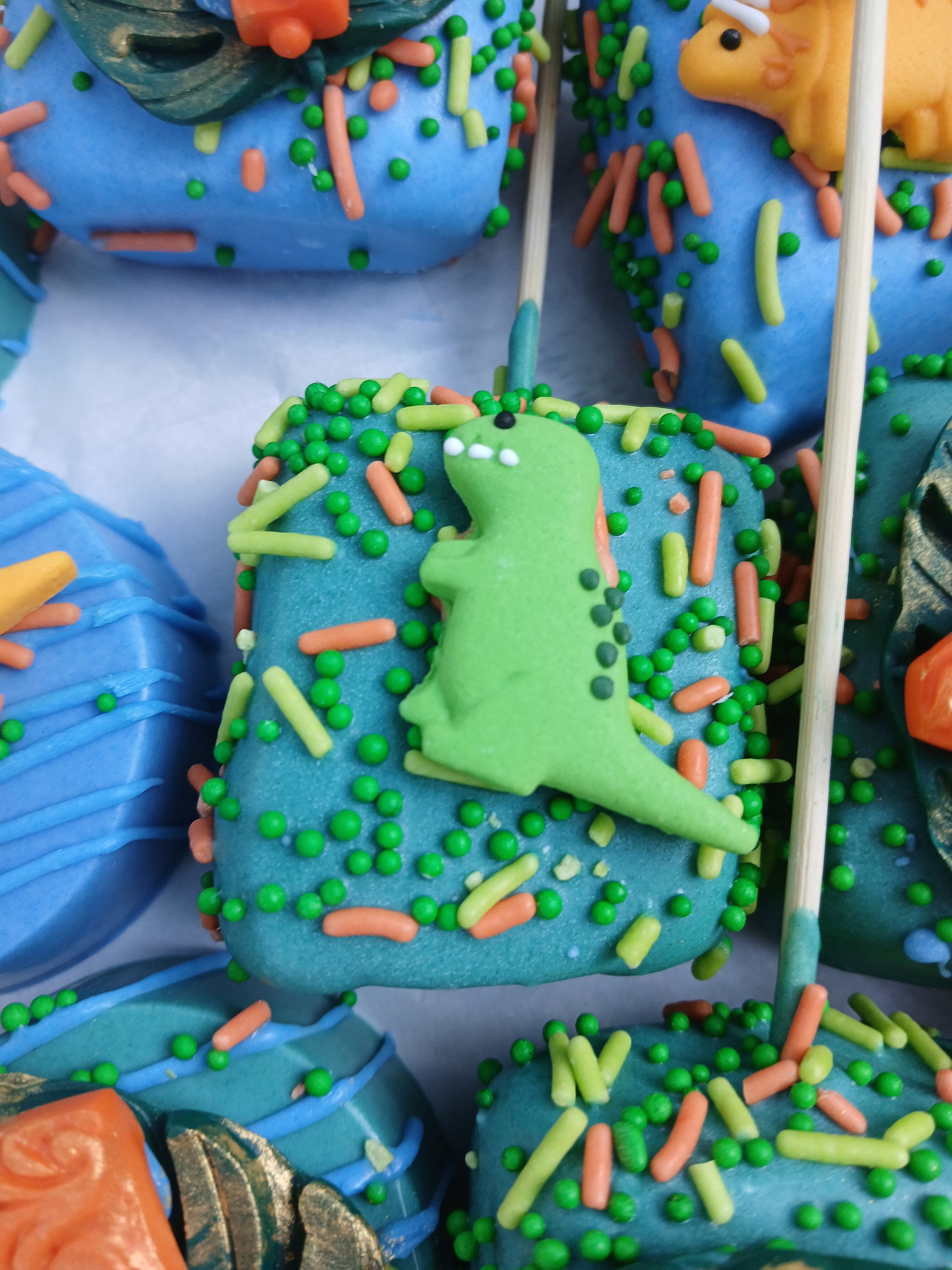Gluten Free Dinosaur Party Treats: Oreos, Pretzels, Cakepops (60 Pieces ...