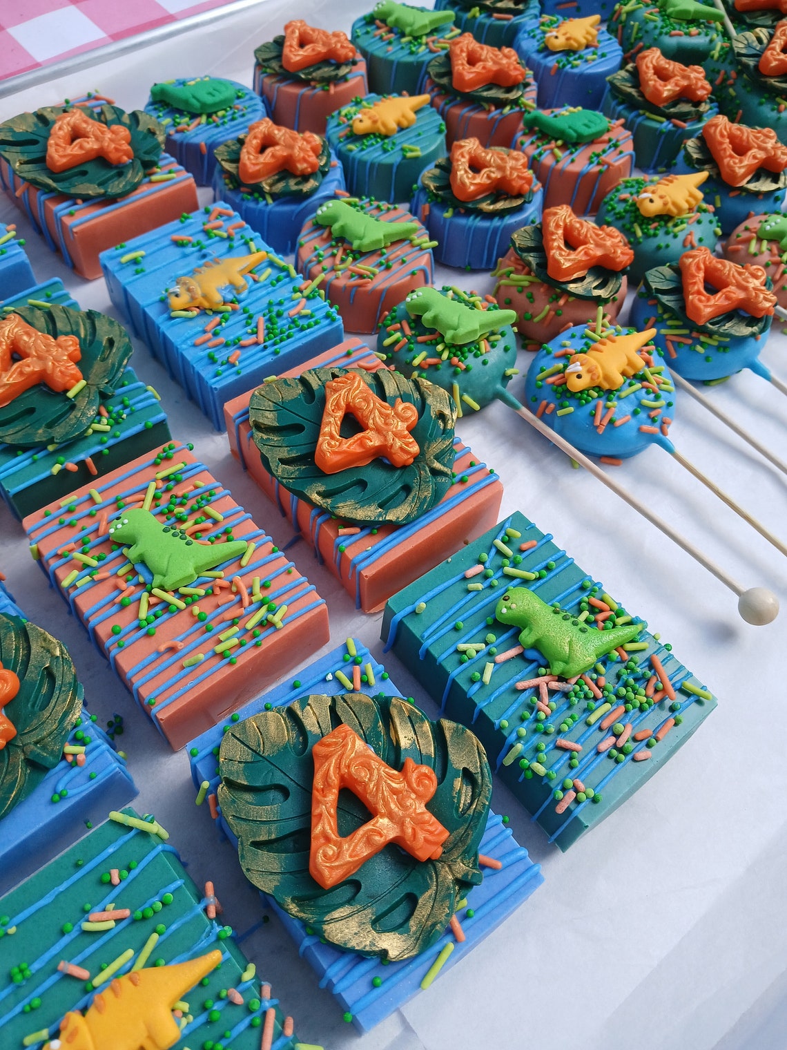 Gluten Free Dinosaur Party Treats: Oreos, Pretzels, Cakepops (60 Pieces ...