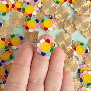 10 Enamel Groovy Rainbow Flower Charms, 19mm Gold Toned Metal, Kawaii ...