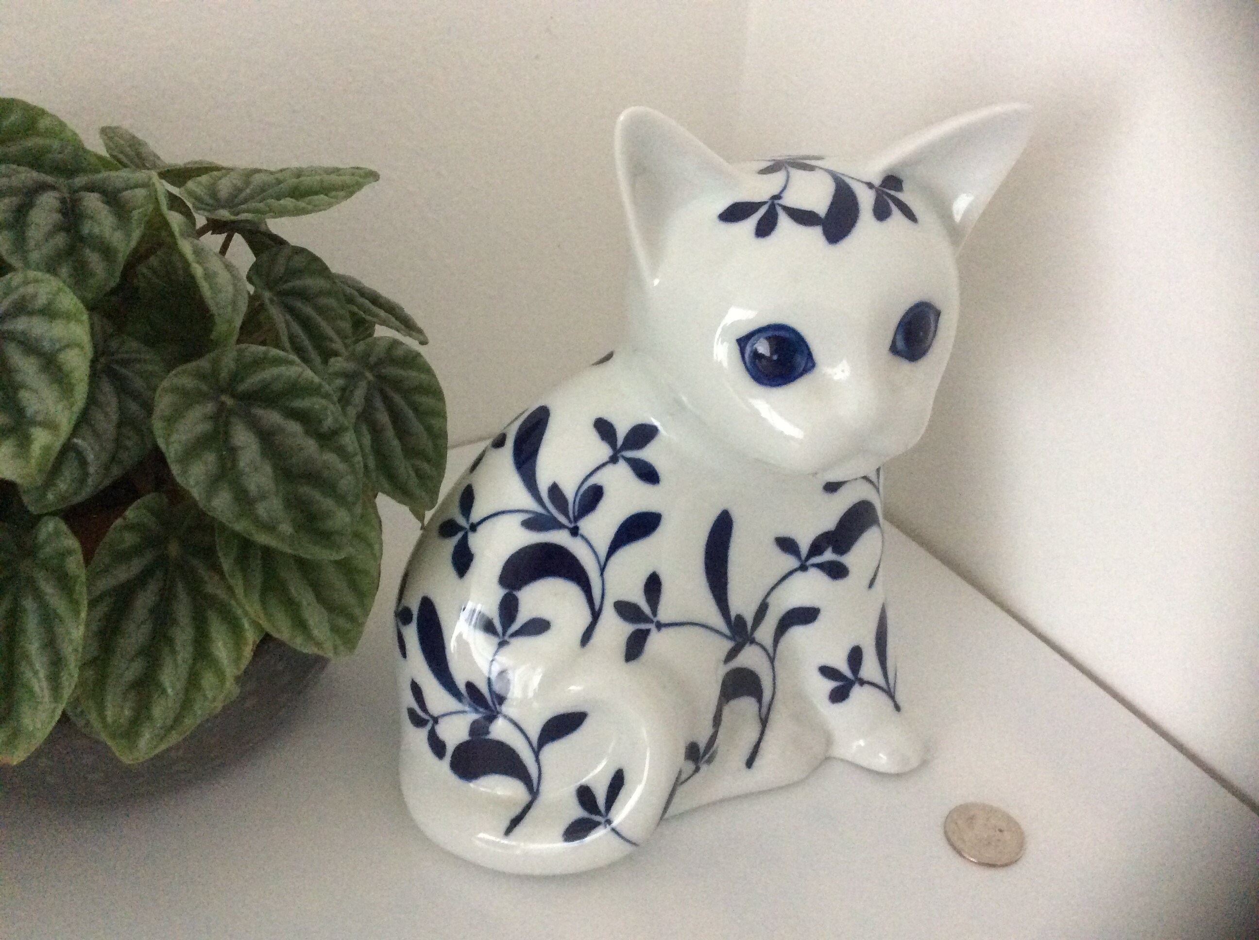 Genin Trudeau White Cat With Blue Eyes Decorated Cobalt Blue - Etsy Canada