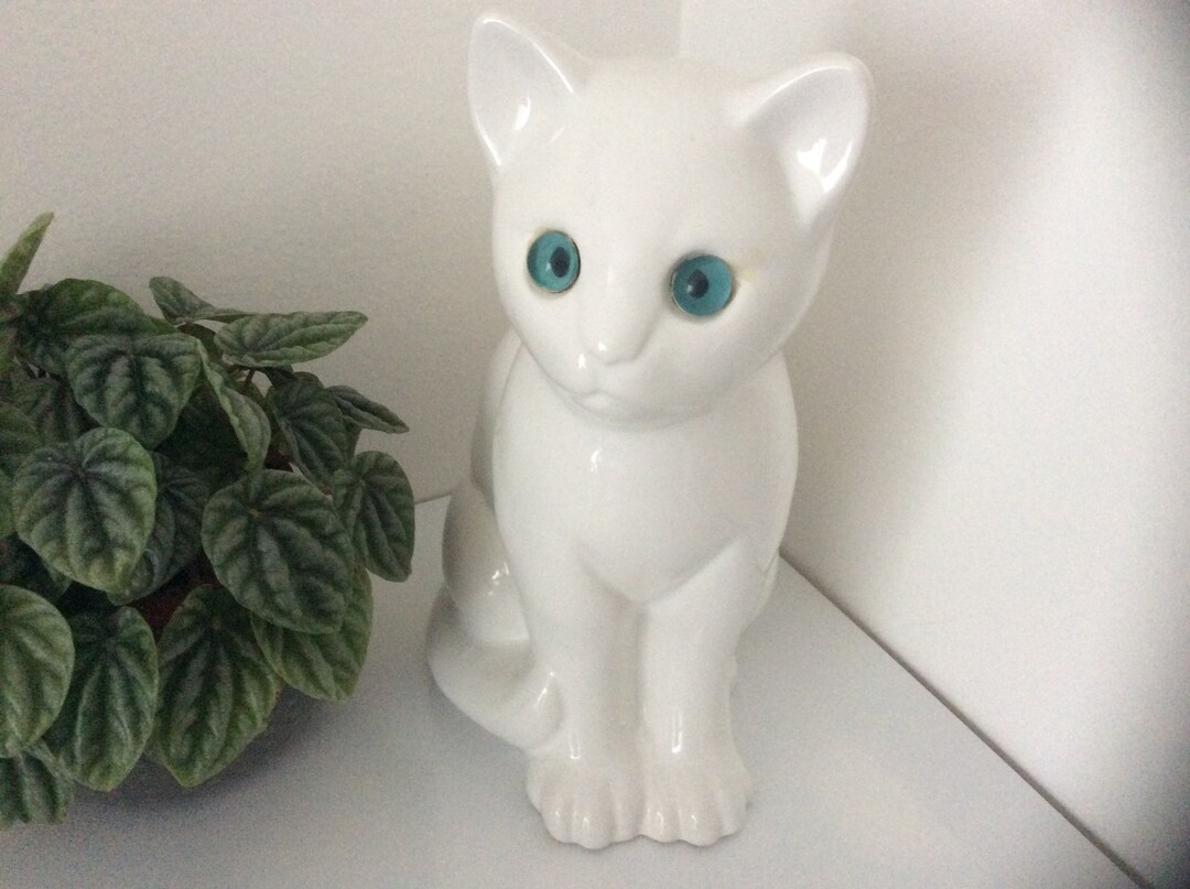 ELPA Alcobaca Vintage Genin Trudeau White Cat With Blue Eyes Porcelain ...