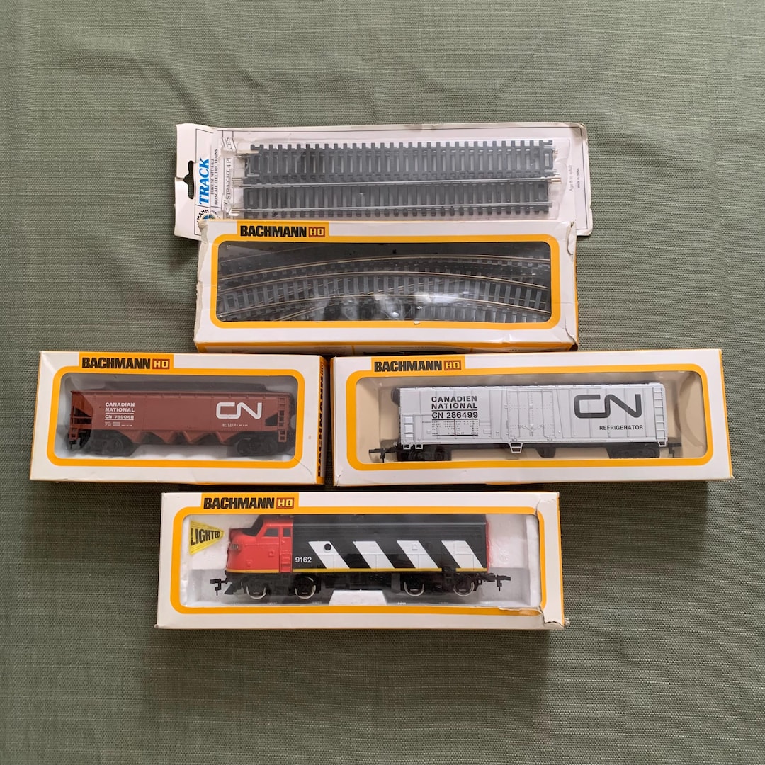 Bachmann HO Scale Lighted CN Canadian National Locomotive 9162 ...