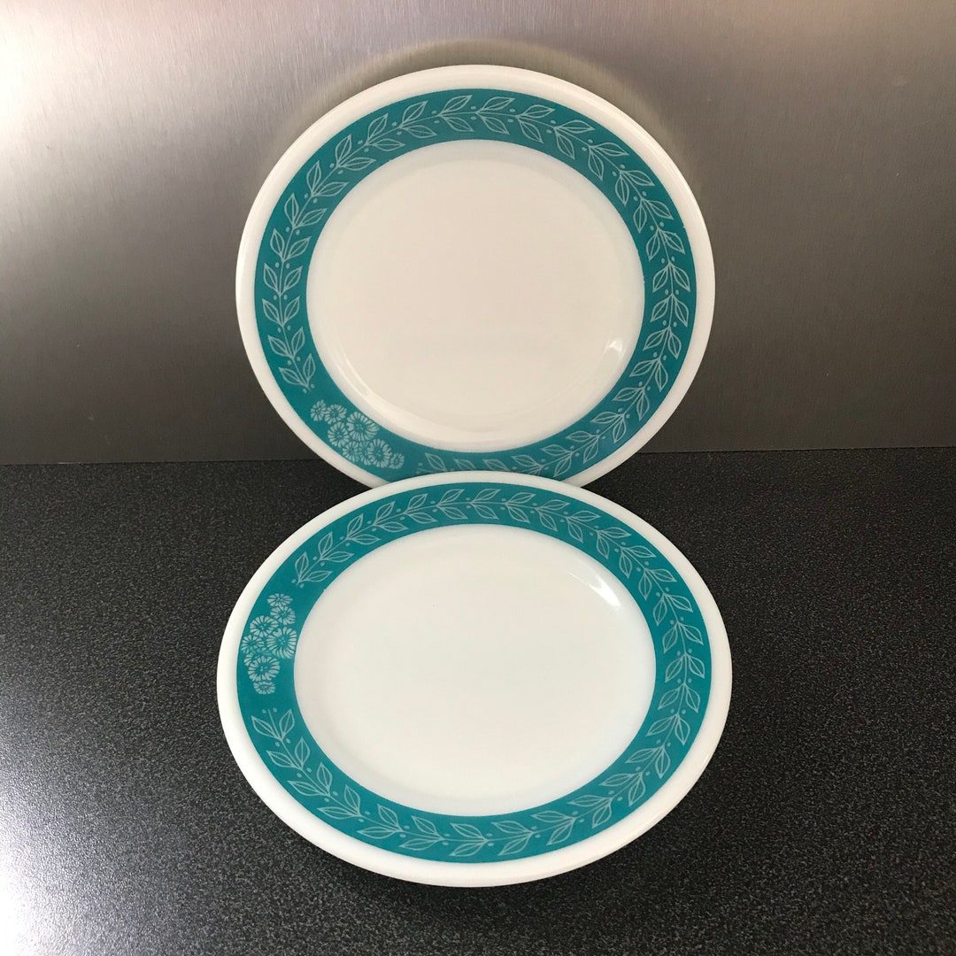 Pyrex Bluegrass Tableware Dinner Plates Laurel Leaf 6 3/4'' Set of 2 ...
