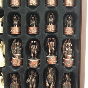 Dungeons & Dragons Chess Set ( Limited Edition) - Etsy