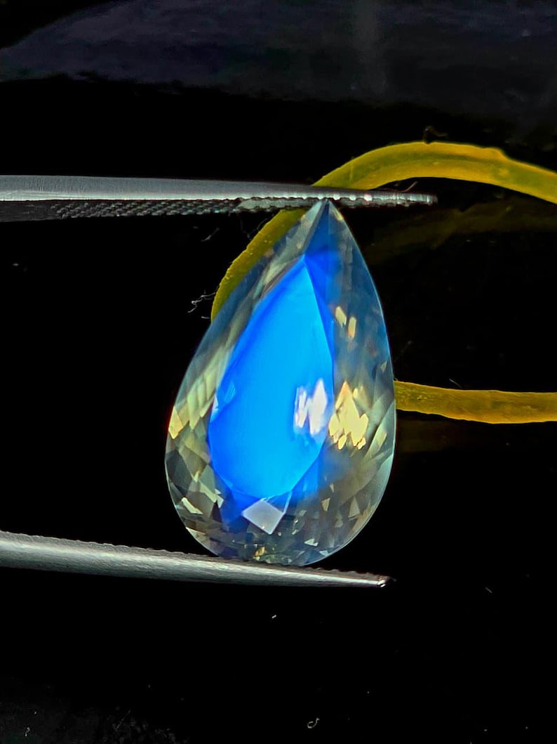 Rare Blue Moonstone 100% Natural Very Sharp Blue Sheen/ Flashy Amazing ...