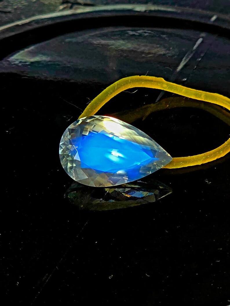 Rare Blue Moonstone 100% Natural Very Sharp Blue Sheen/ Flashy Amazing ...
