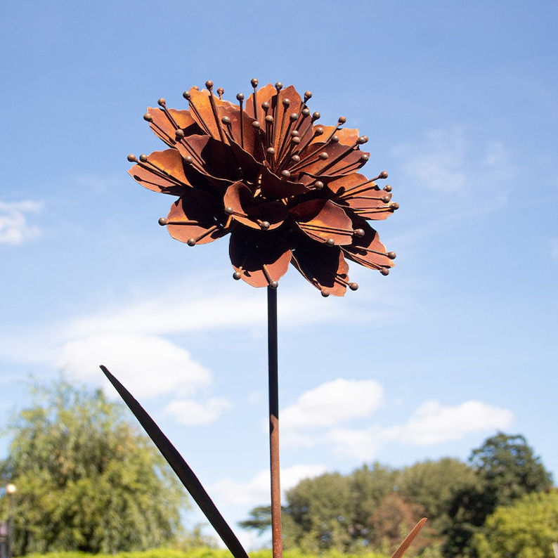 Rusted Metal Flower Garden Stakes - Etsy