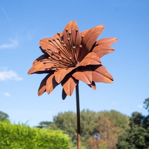 Rusted Metal Flower Garden Stakes - Etsy