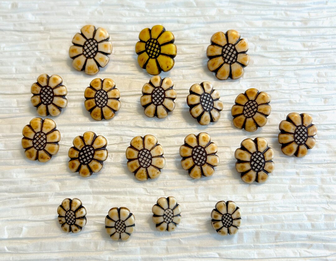 Plastic Daisy Shank Buttons, Assorted Sizes, Small, Medium and Large ...