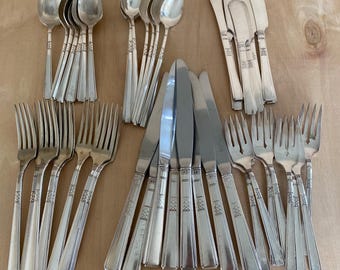 1881 Rogers Oneida Silverplate "capri" Flatware, Service for 8 in Box ...