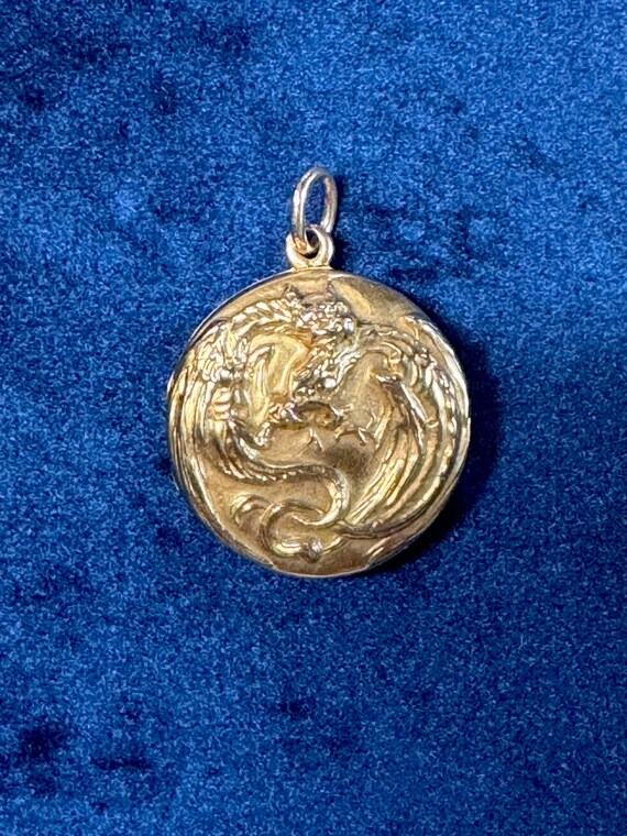 Antique Locket Dragons in Battle 14k Gold made by Cla… - Gem