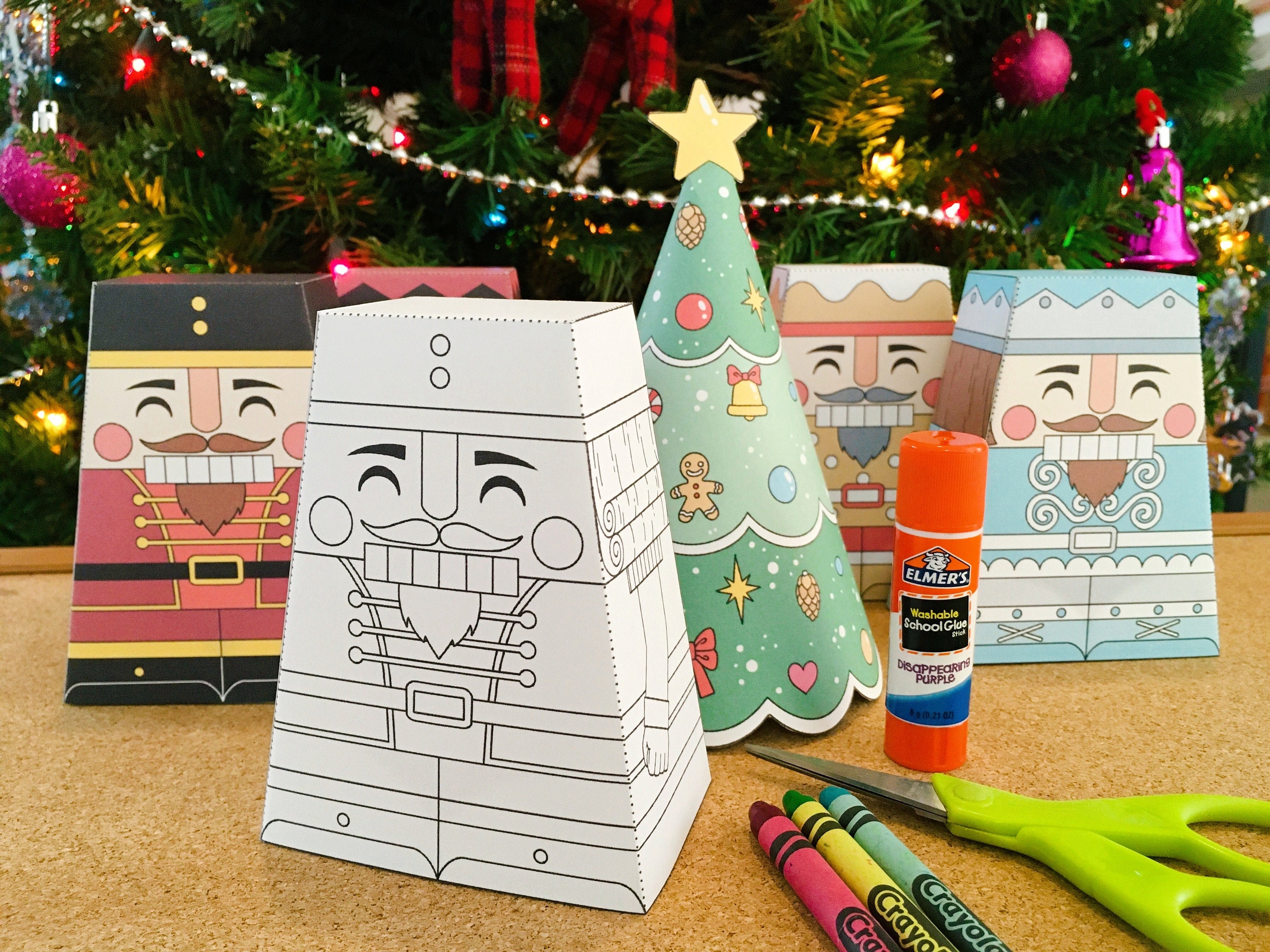 3D Coloring Page > 4 Nutcrackers & 1 Christmas Tree, 5 Black and White ...