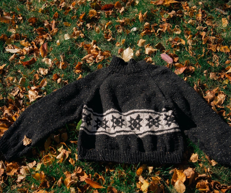The Barn Raglan- Sweater Knitting Pattern With Quilt Motif - Etsy
