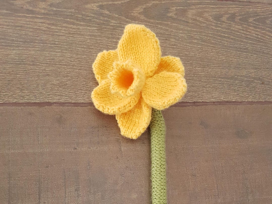 Knitted Daffodil - PDF Daffodil Knitting Pattern - Etsy UK