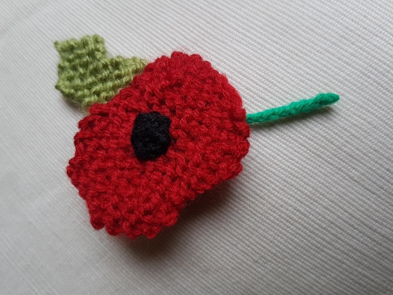 Knitted Poppy Pattern – Traditional Remembrance Poppy (PDF Pattern) - Etsy
