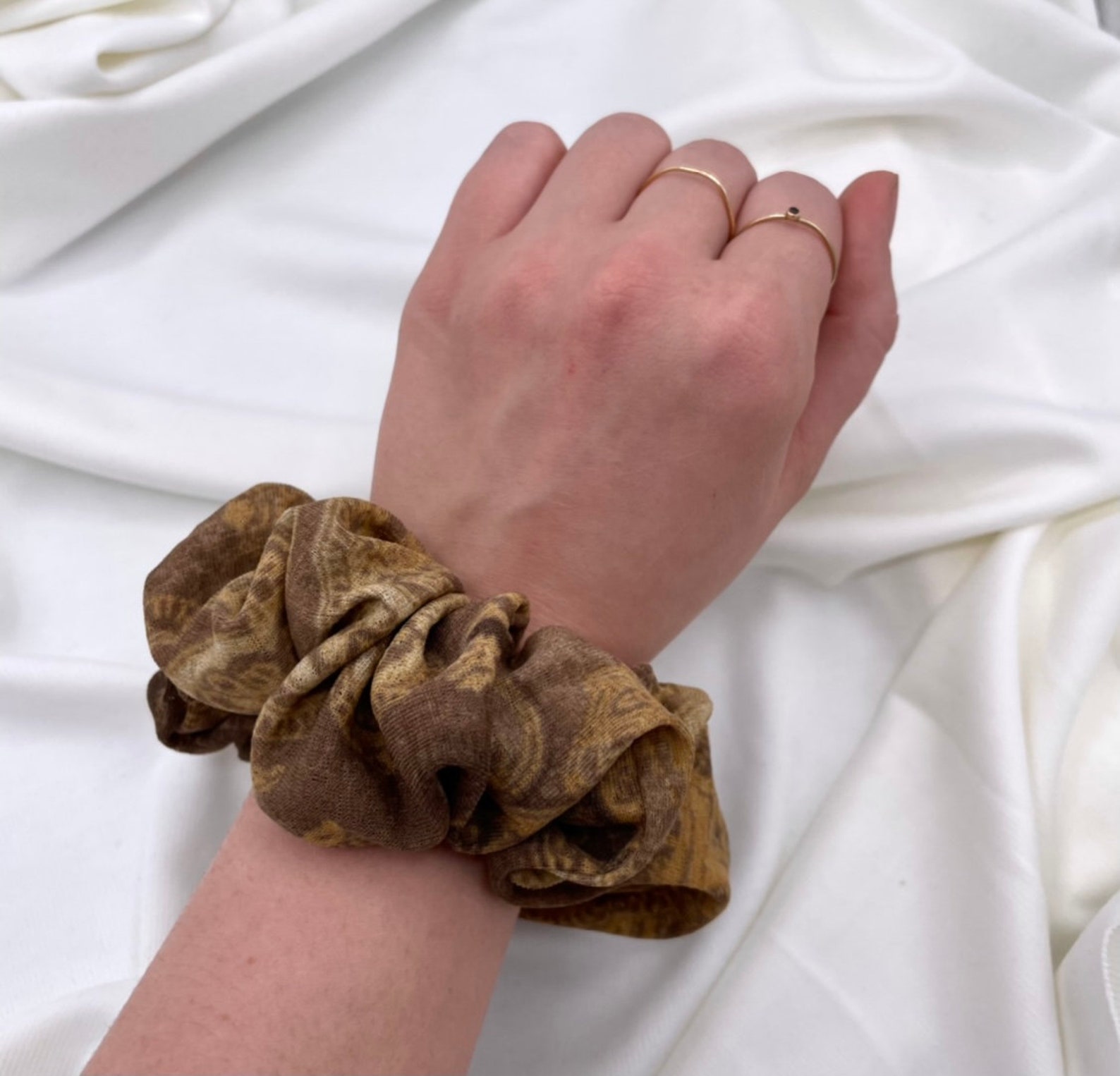 Light Brown Vintage Paisley Hair Scrunchie // 90s Scrunchies - Etsy