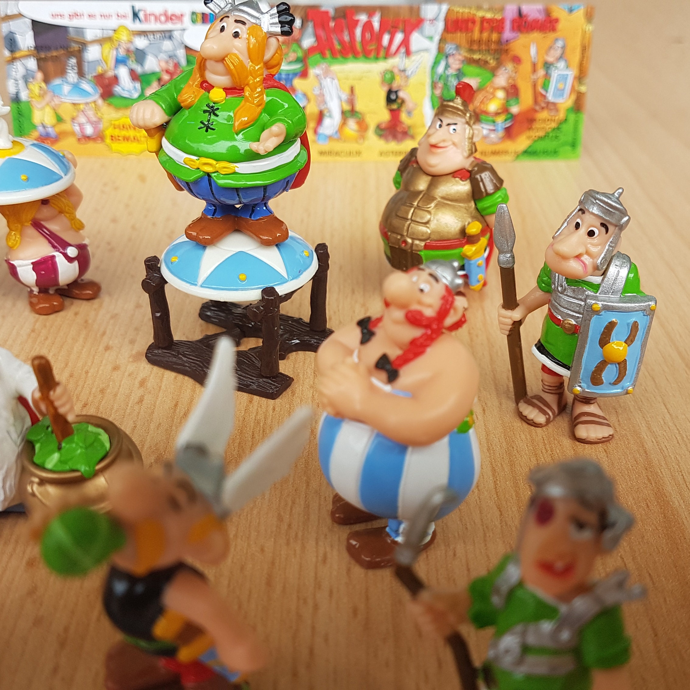 Kinder Surprise Germany 1.5 inch miniature figurine Falbala Majestix ...