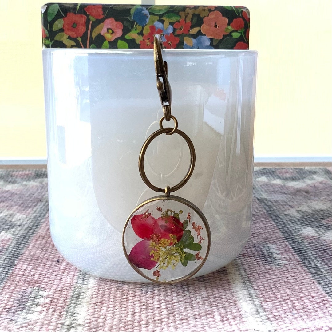 Handmade Bronze Pressed Flower Resin Keychain - Etsy