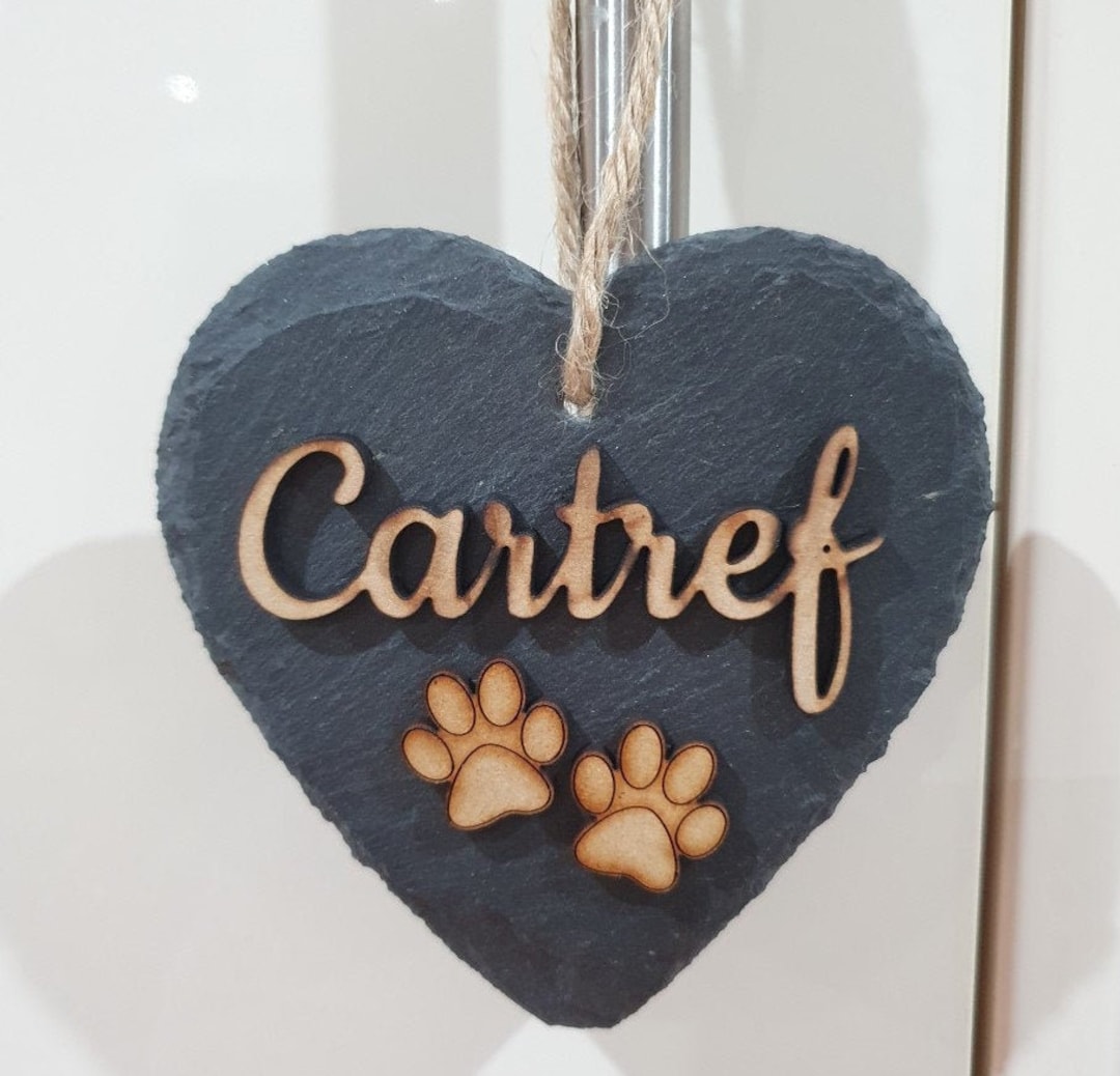 Welsh Cartref Slate Hanging Decoration with Hearts or Paw - Etsy.de