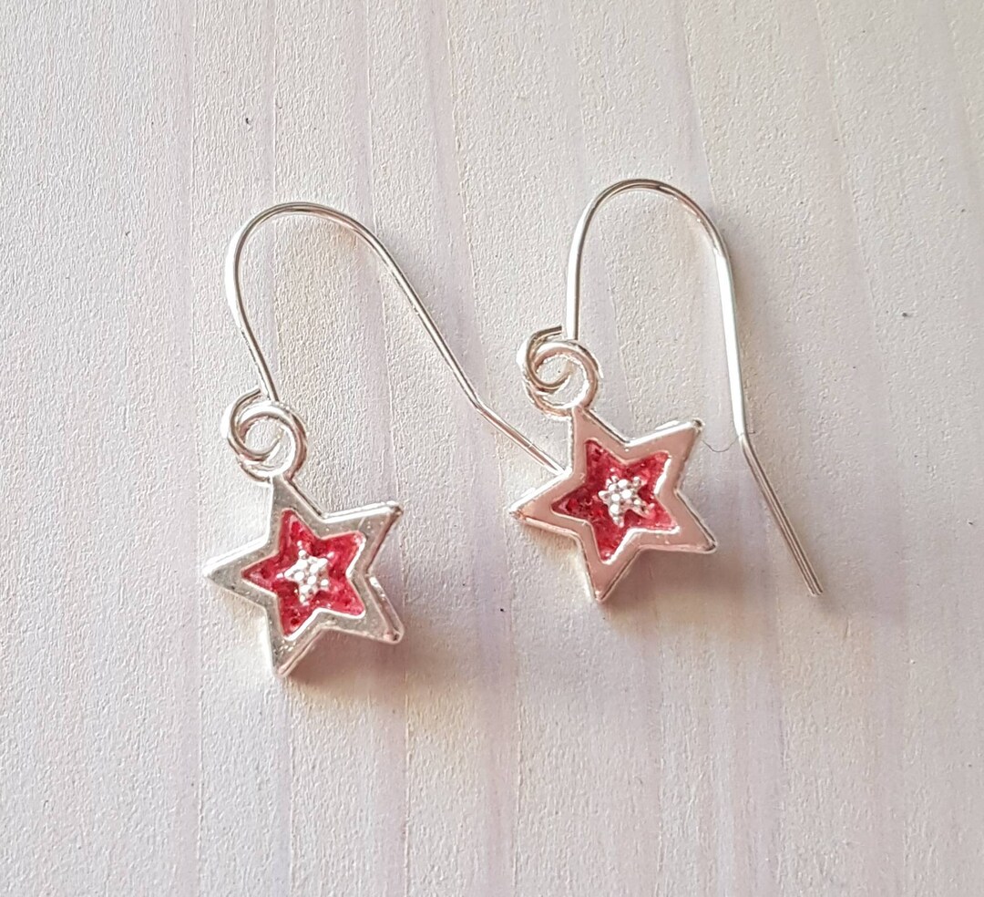 Delicados pendientes Sparkly Red Star Drop - Etsy España