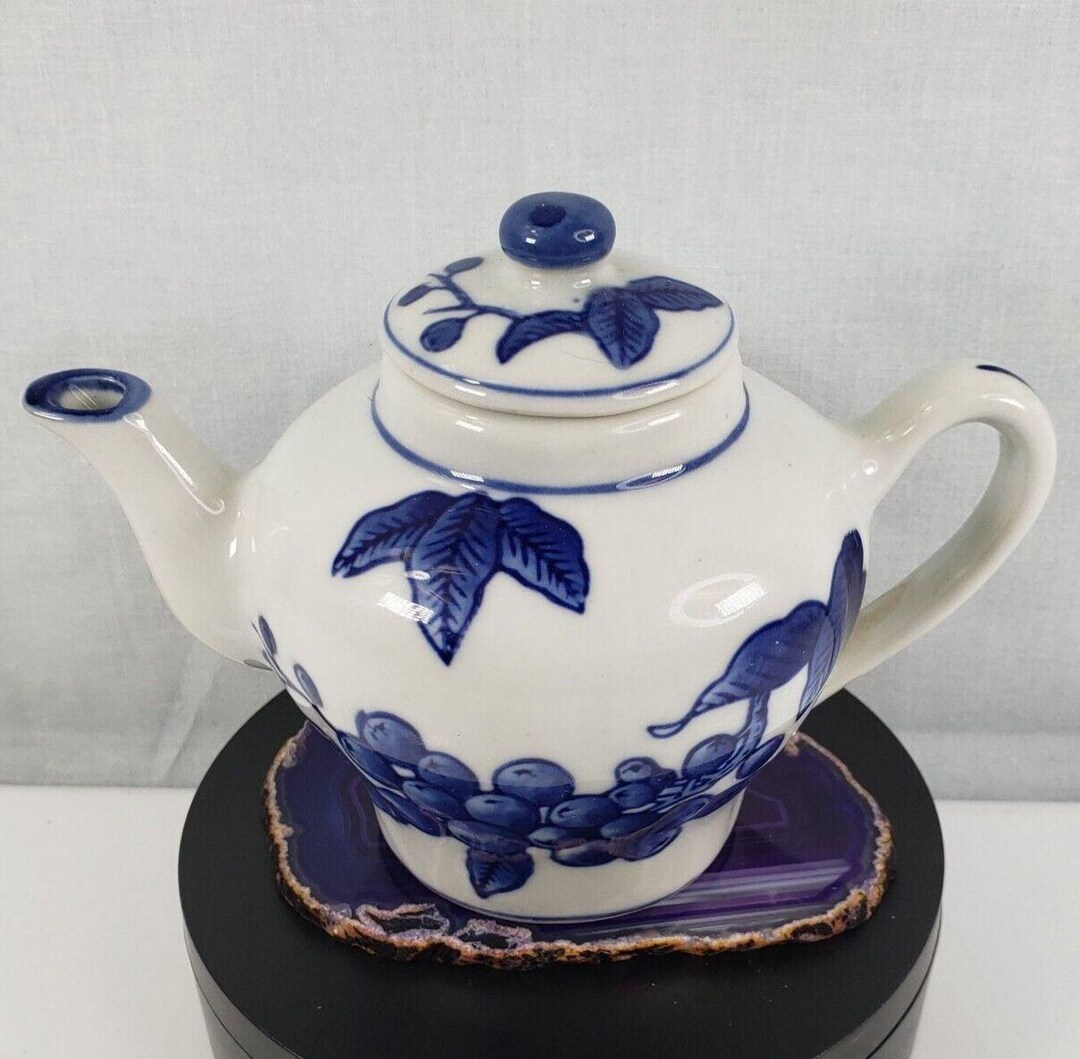 Vintage Nantucket Chienese Porcelain Teapot Blue White Blueberry Floral ...