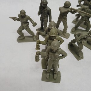 Marx Vintage 60mm GI Soldiers Army Men WWI Green Plastic Marching ...