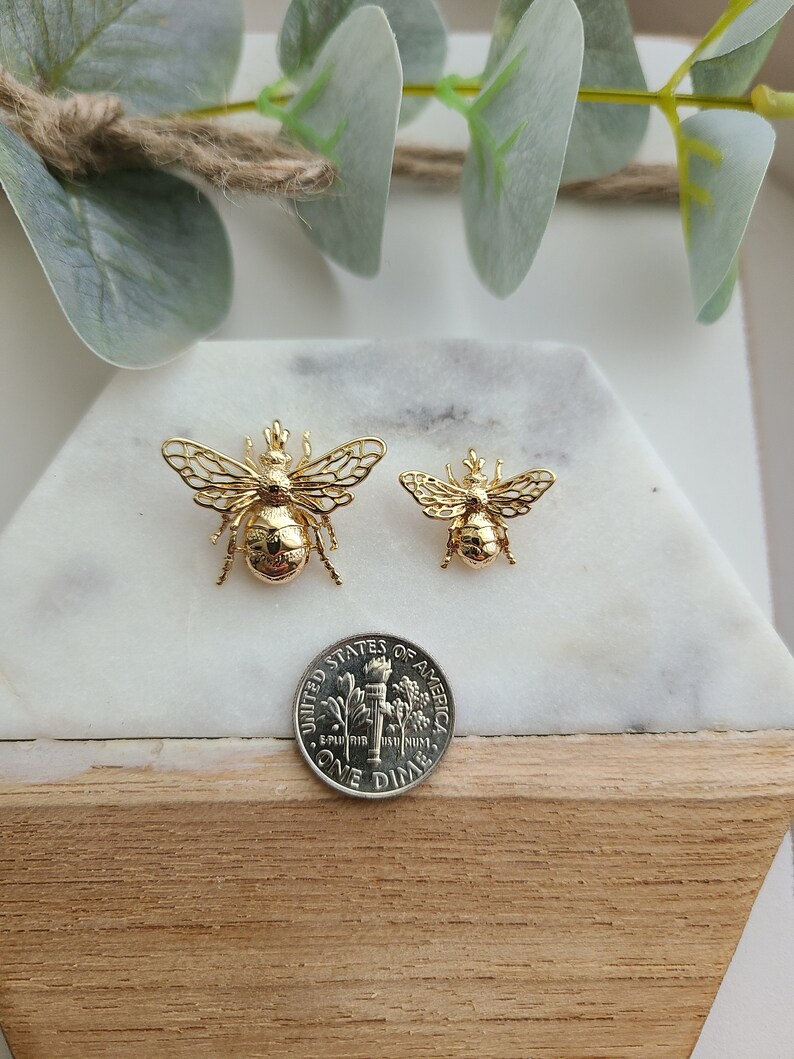 Tiny Bee Necklace Dainty Bee Necklace Honey Bee Charm - Etsy