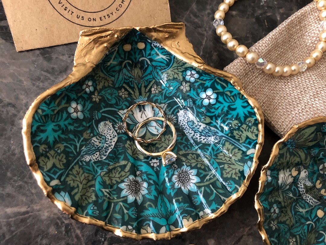 William Morris Strawberry Thief Scallop Shell Trinket Dish in Greens ...