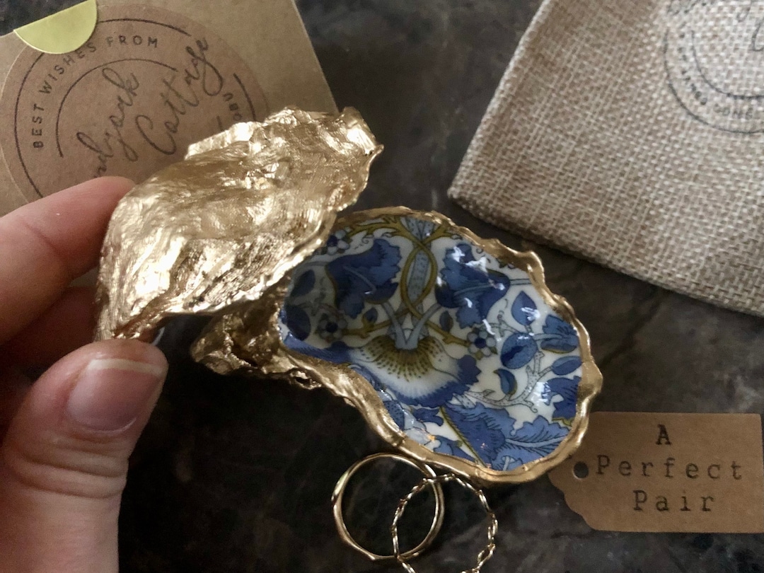 William Morris Ring Box Small Gold Whole Oyster Shell Lodden Blue White ...