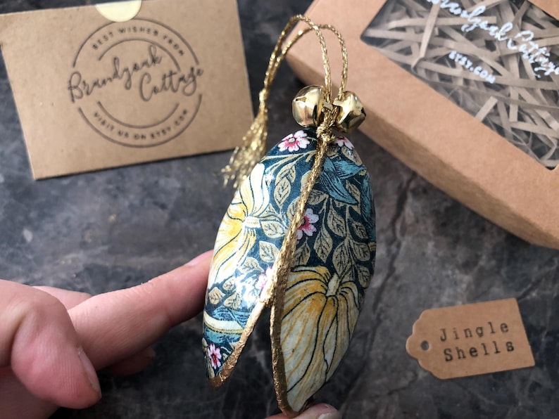 Jingle Shells William Morris Christmas Decoration Dark Pimpernel Gold ...