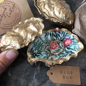 William Morris Sweet Briar Whole Oyster Shell Ring Box | Green Pink ...