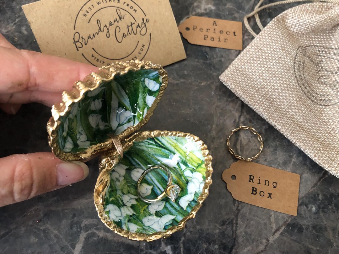 Cockle Shell Ring Box With Ribbon Hinge White Green Lily Valley ...